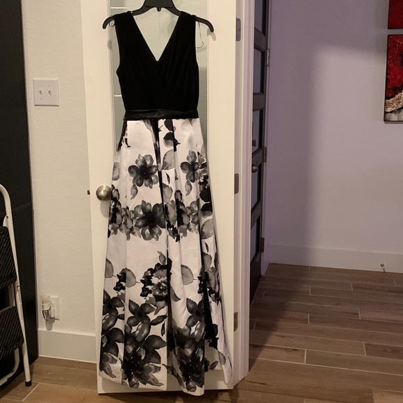 LF | Dresses | This Floor Length Dress Has Pockets It Is Stunning So ...